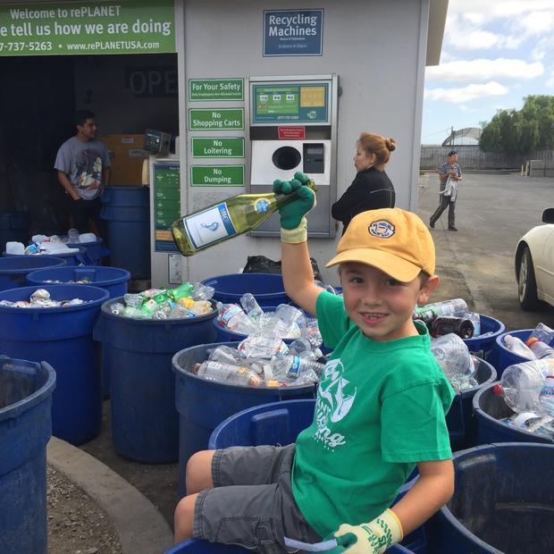 Siedmioletni Ryan Hickman zaoszczędził 10 tysięcy dolarów na recyklingu ...